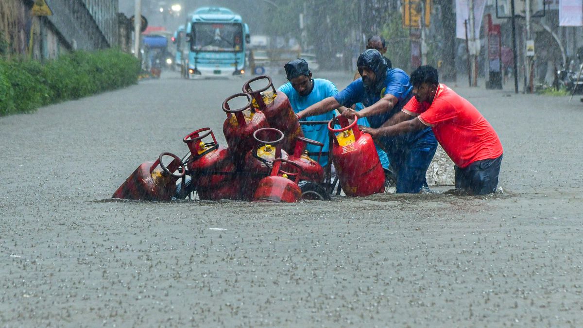 Hundreds evacuated from low-lying areas in Mumbai as Maharashtra is submerged in flood waters ...